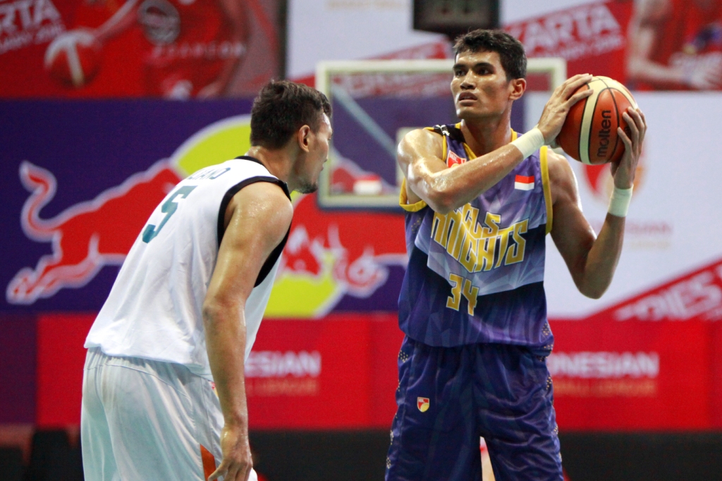 Debut Kedua Isman Thoyib Bawa CLS Knights Raih Kemenangan Keempat – NGOBROL BASKET